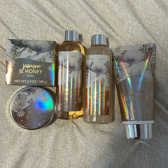 Body & Earth | Bath & Body | Bodyearth Holliday Set | Poshmark